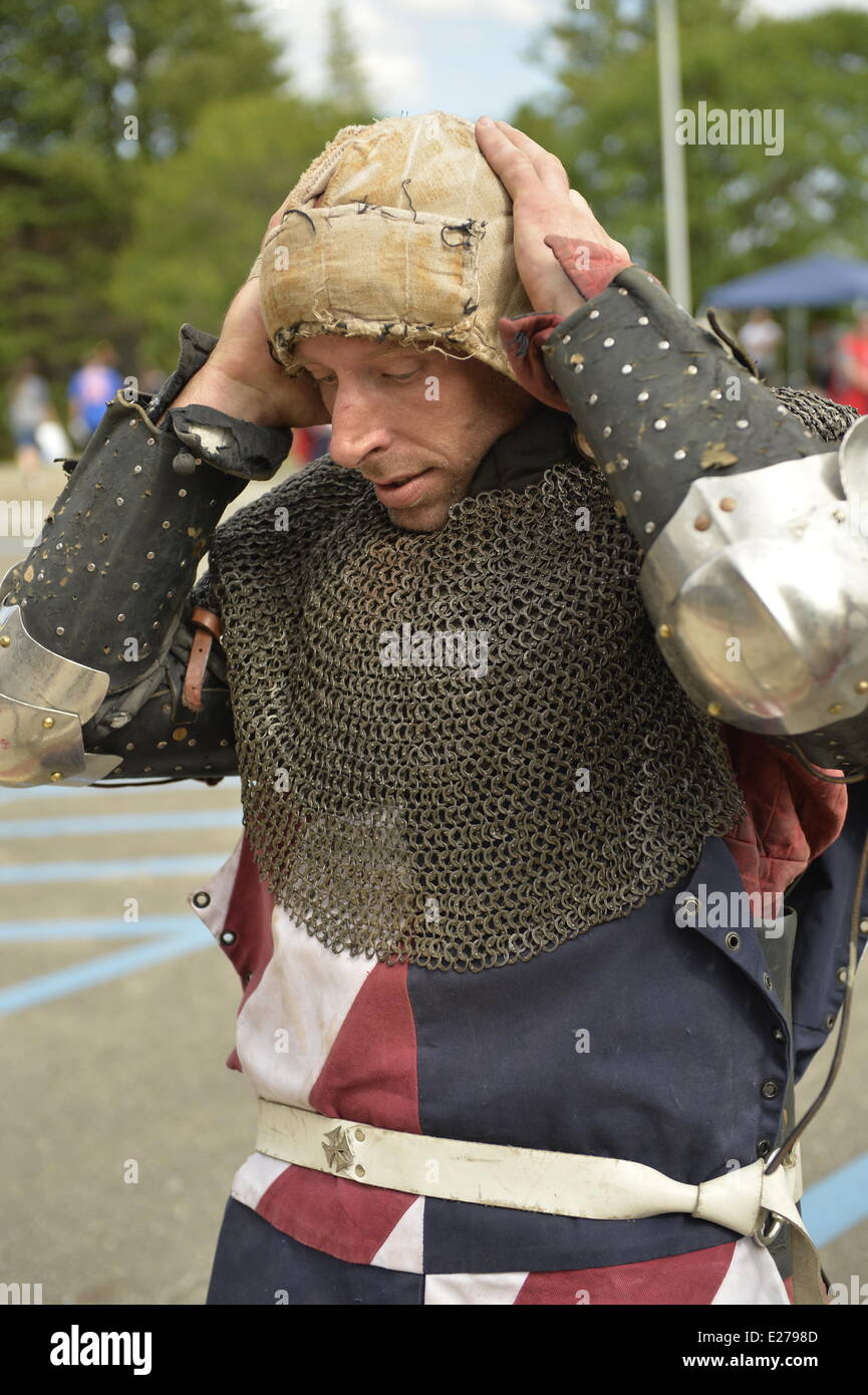 Wearing chainmail armor hi-res stock photography and images - Alamy