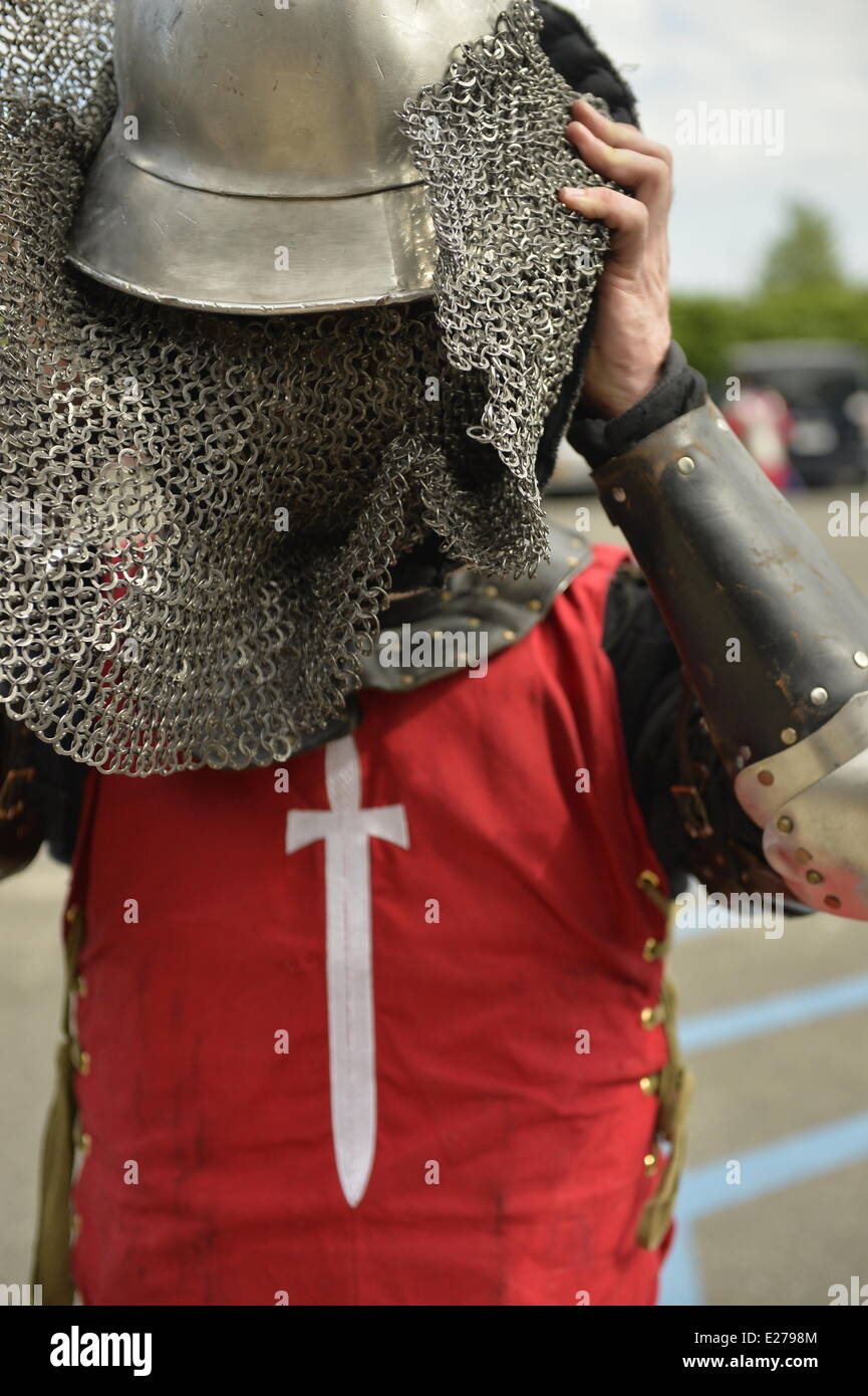 Wearing chainmail armor hi-res stock photography and images - Alamy