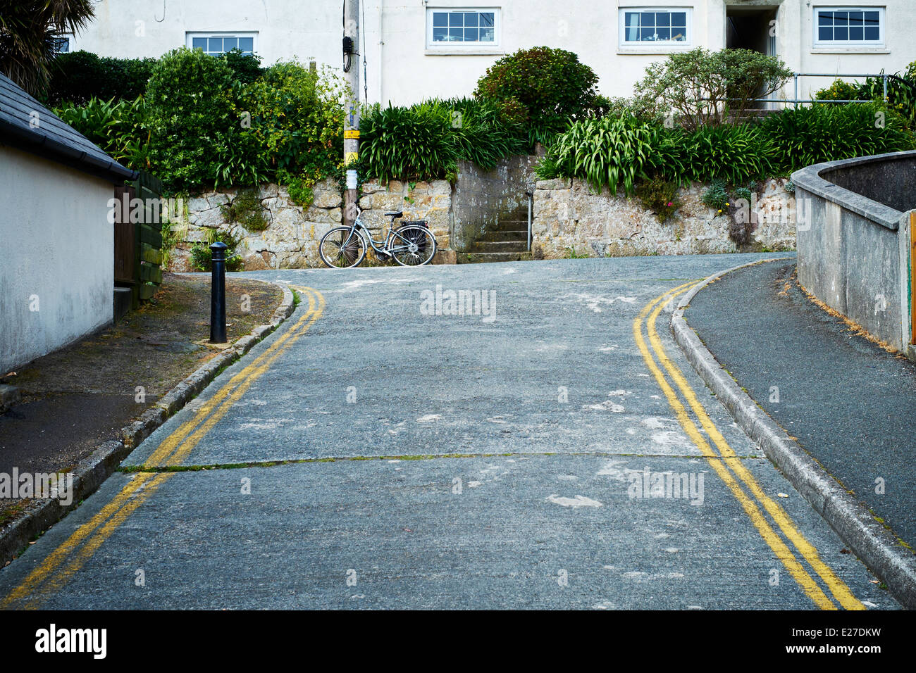 Leaning against pole hi-res stock photography and images - Alamy