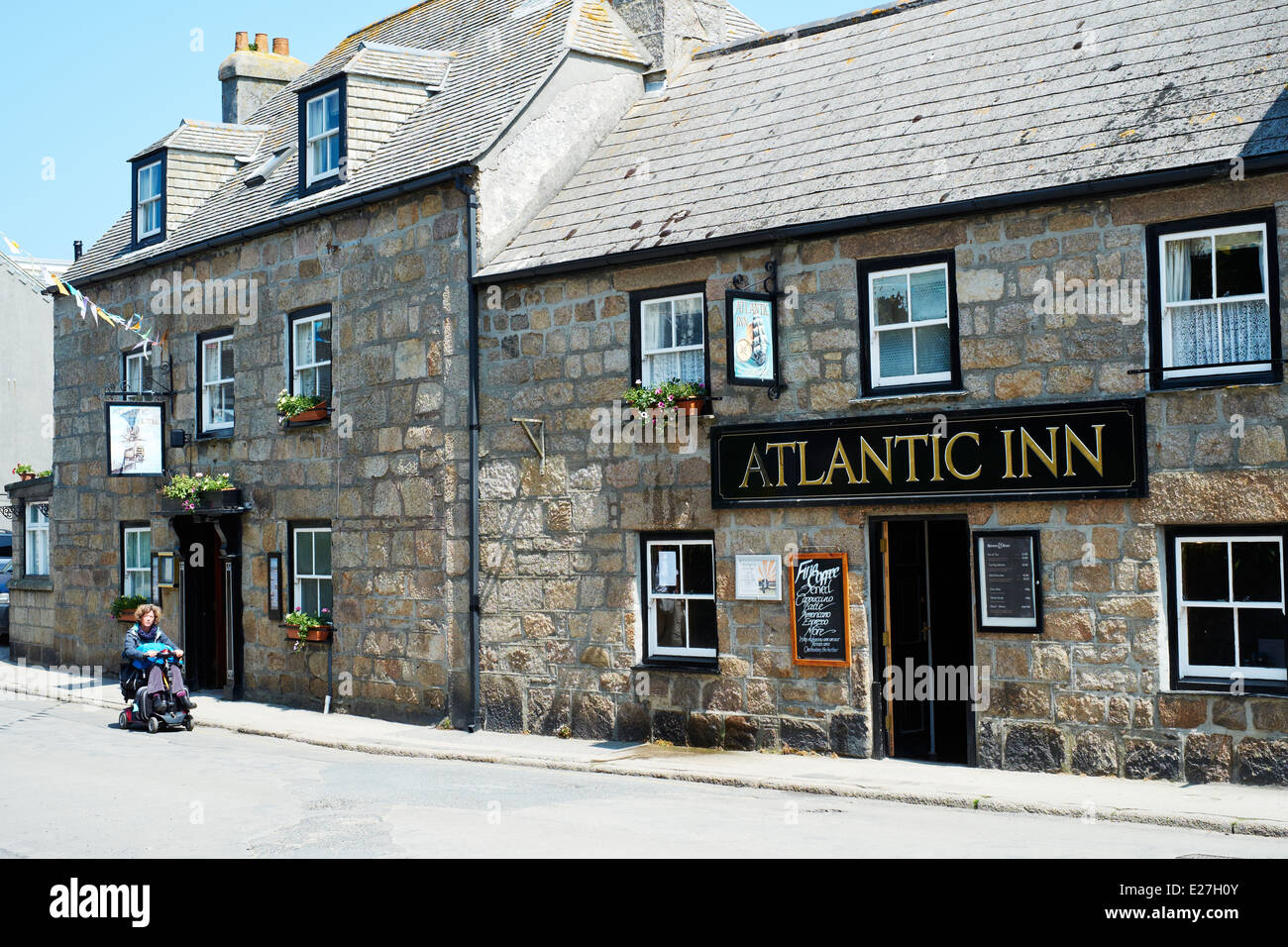 Atlantic inn pub scilly isles hi-res stock photography and images - Alamy