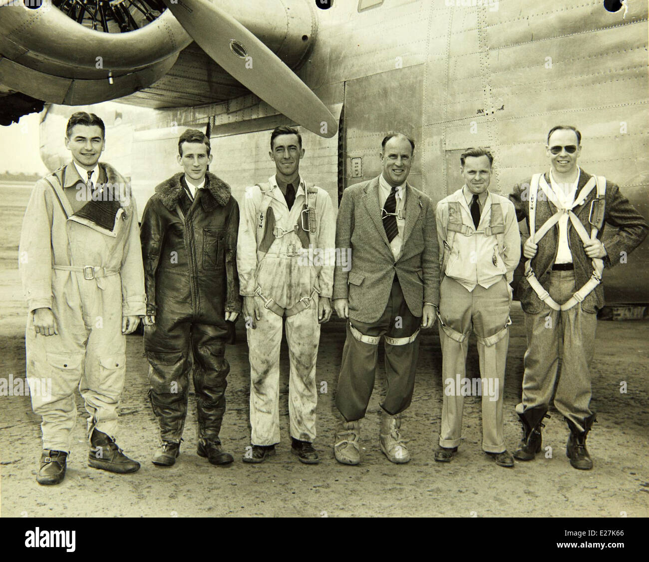 This image depicts the 1940 testing crew of the B-24 Liberator at the ...