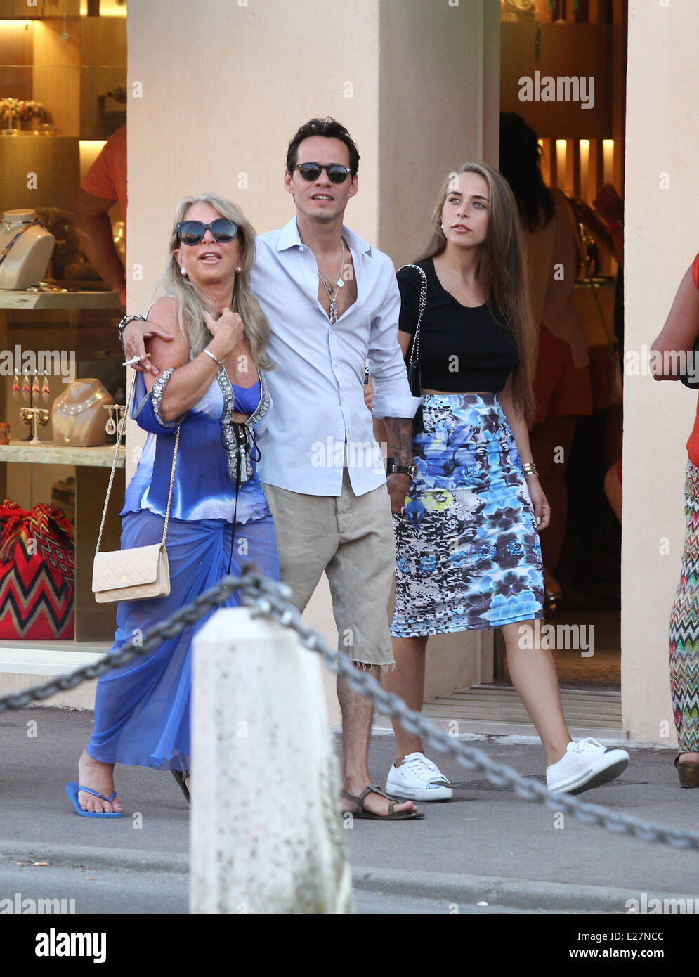 Marc Anthony, Chloe Green and her mother strolling in Saint-Tropez ...
