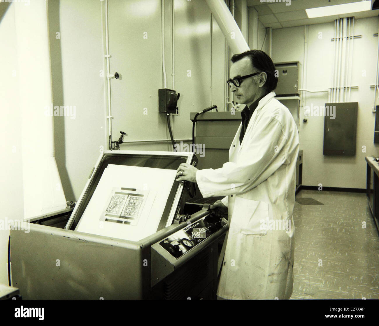 This image features the engineering test lab at Convair/General ...