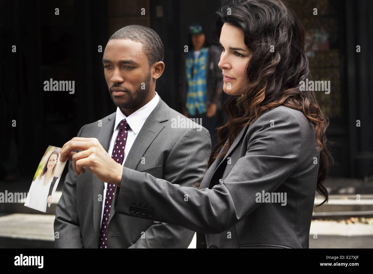 Lee Thompson YOUNG (Detective Barry Frost), Angie HARMON (Detective ...