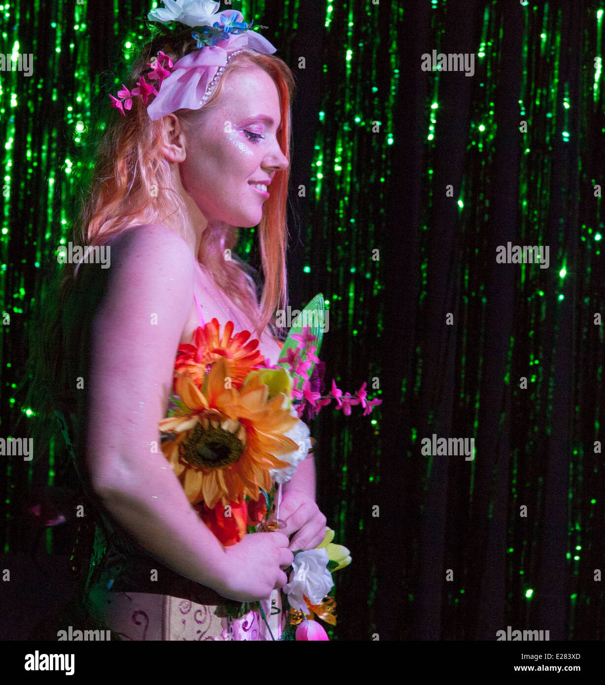 Artiste burlesque performer female hi-res stock photography and images ...