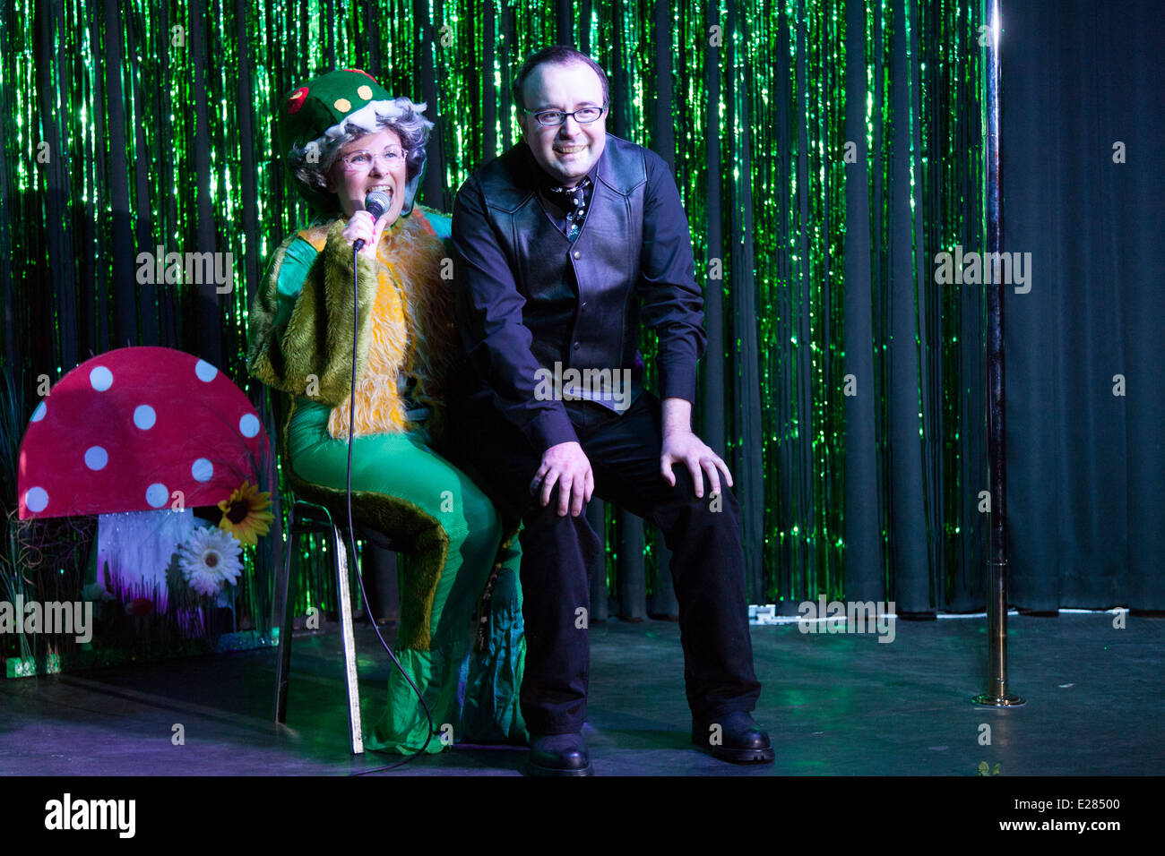 Artiste burlesque performer dancer hi-res stock photography and images ...