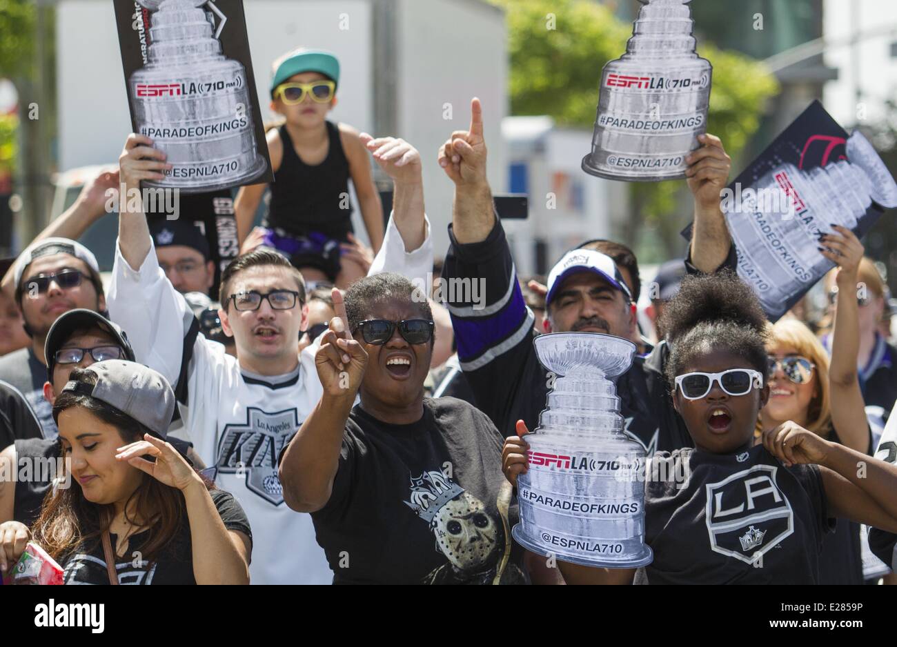 Los angeles kings fans hi-res stock photography and images - Alamy