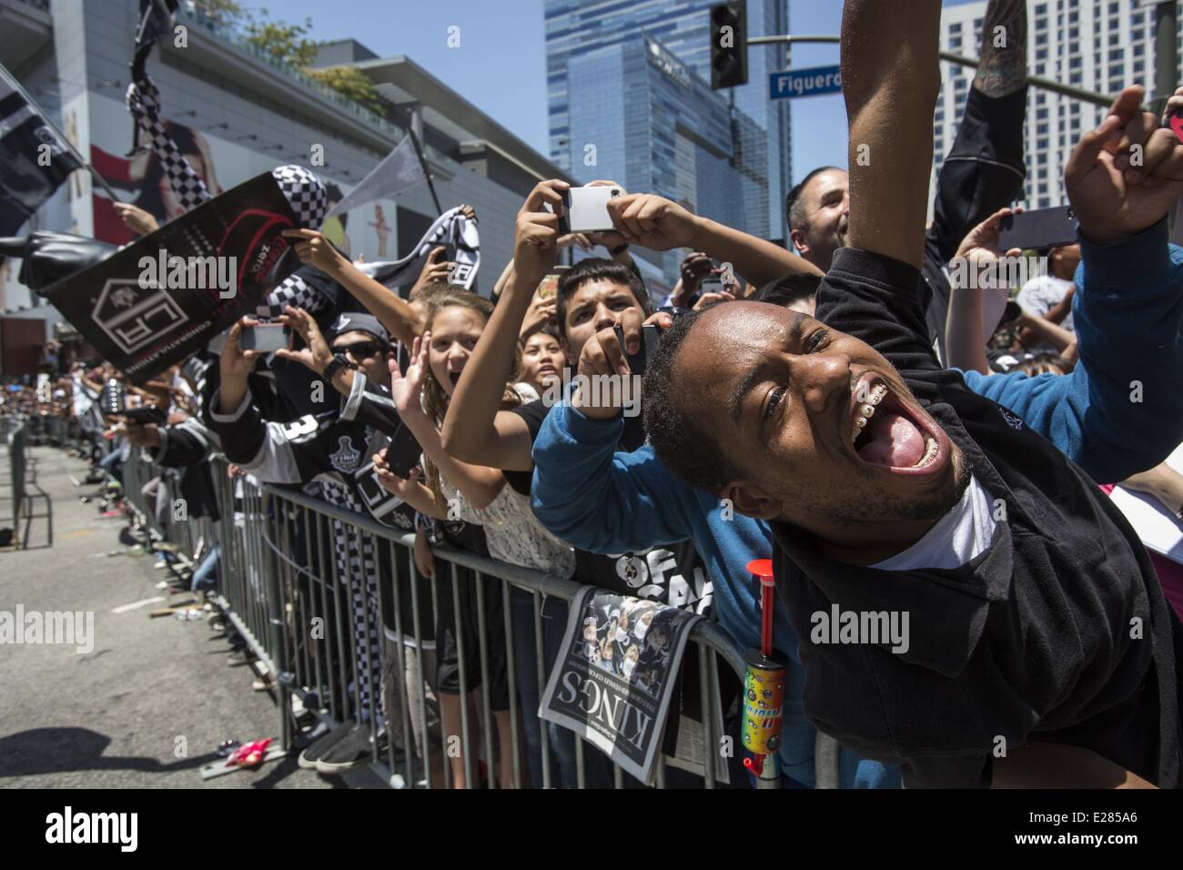 Los angeles kings fans hi-res stock photography and images - Alamy
