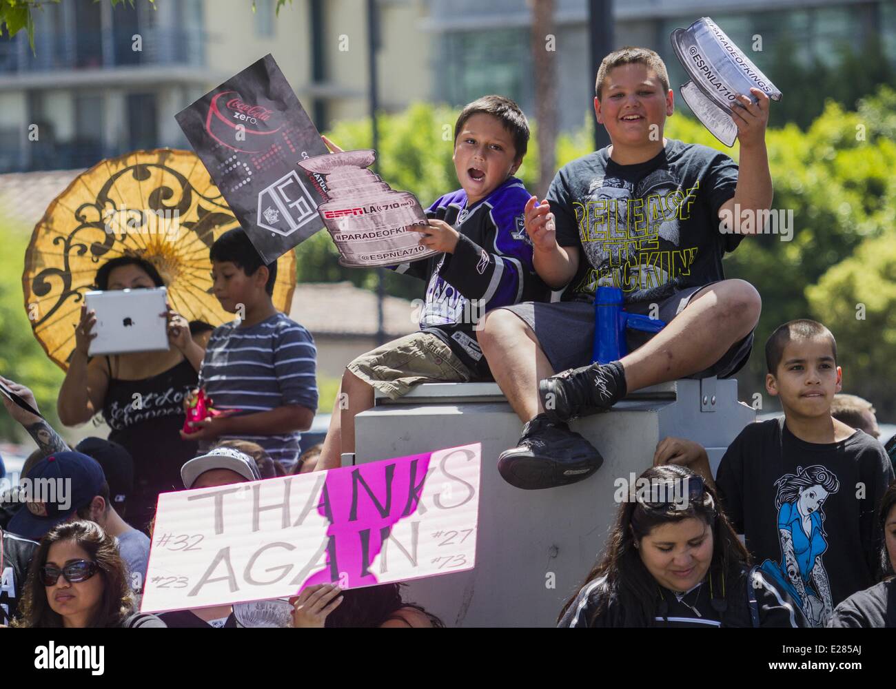 Los angeles kings fans hi-res stock photography and images - Alamy