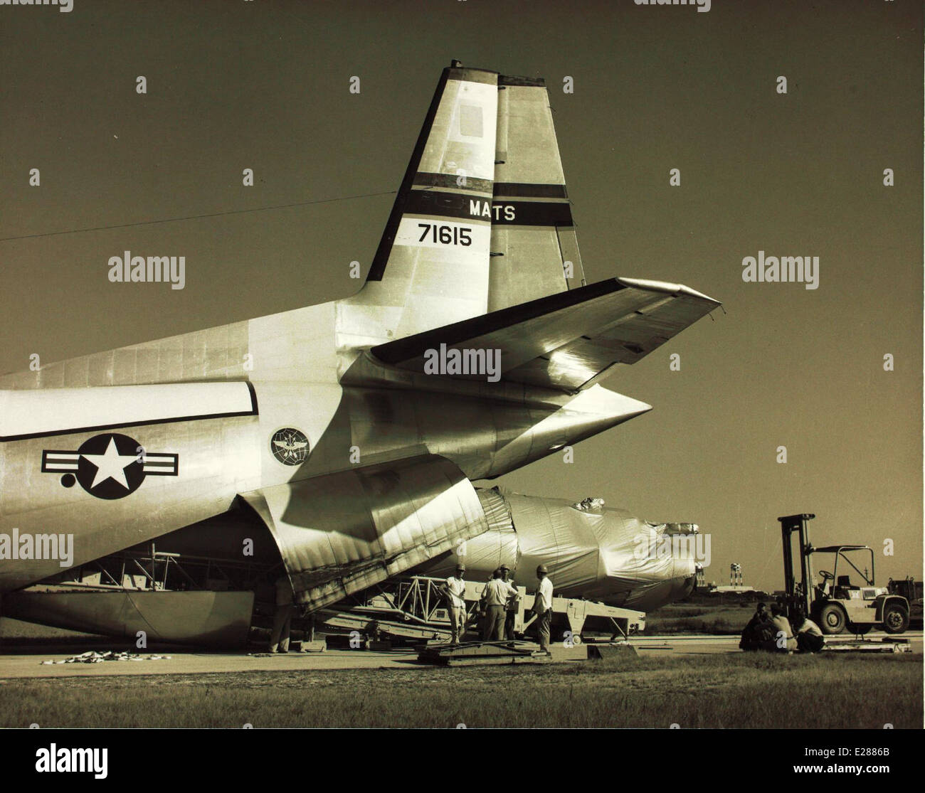 Douglas c 133 cargomaster hi-res stock photography and images - Alamy