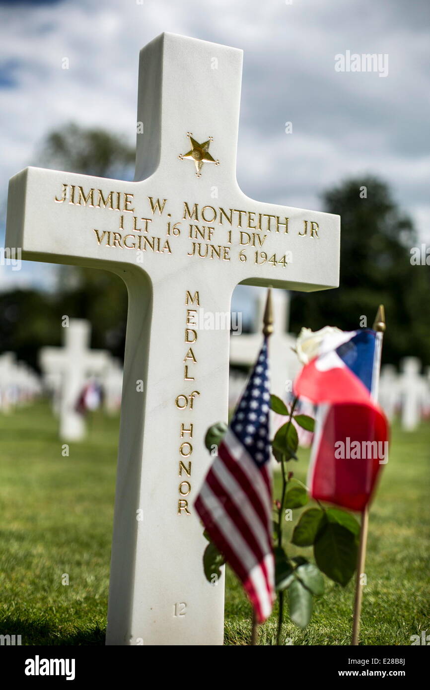 Normandy landings 1944 grave hi-res stock photography and images - Alamy