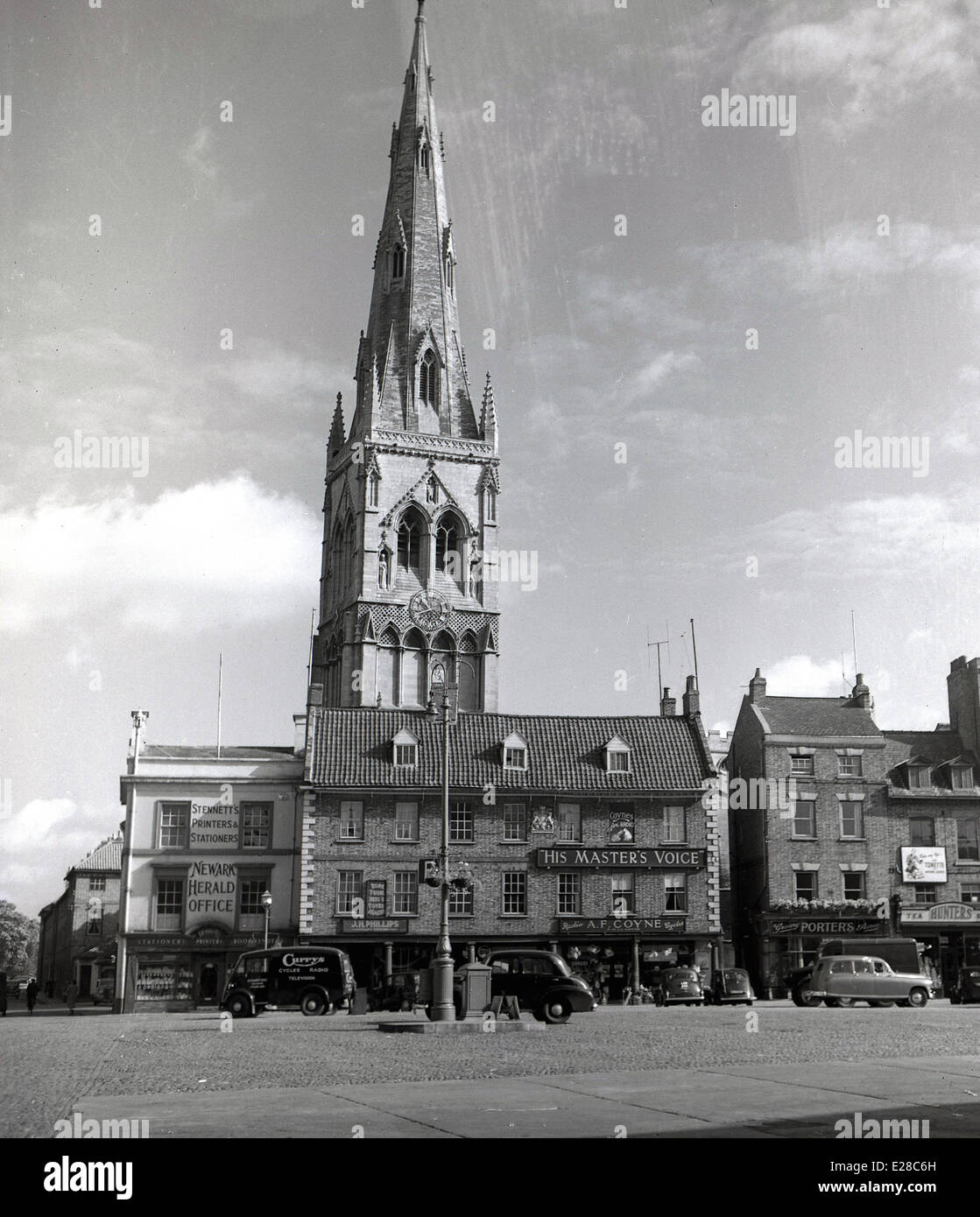 1950s, a view of the town square, Newark-on-Trent with the Church of St ...