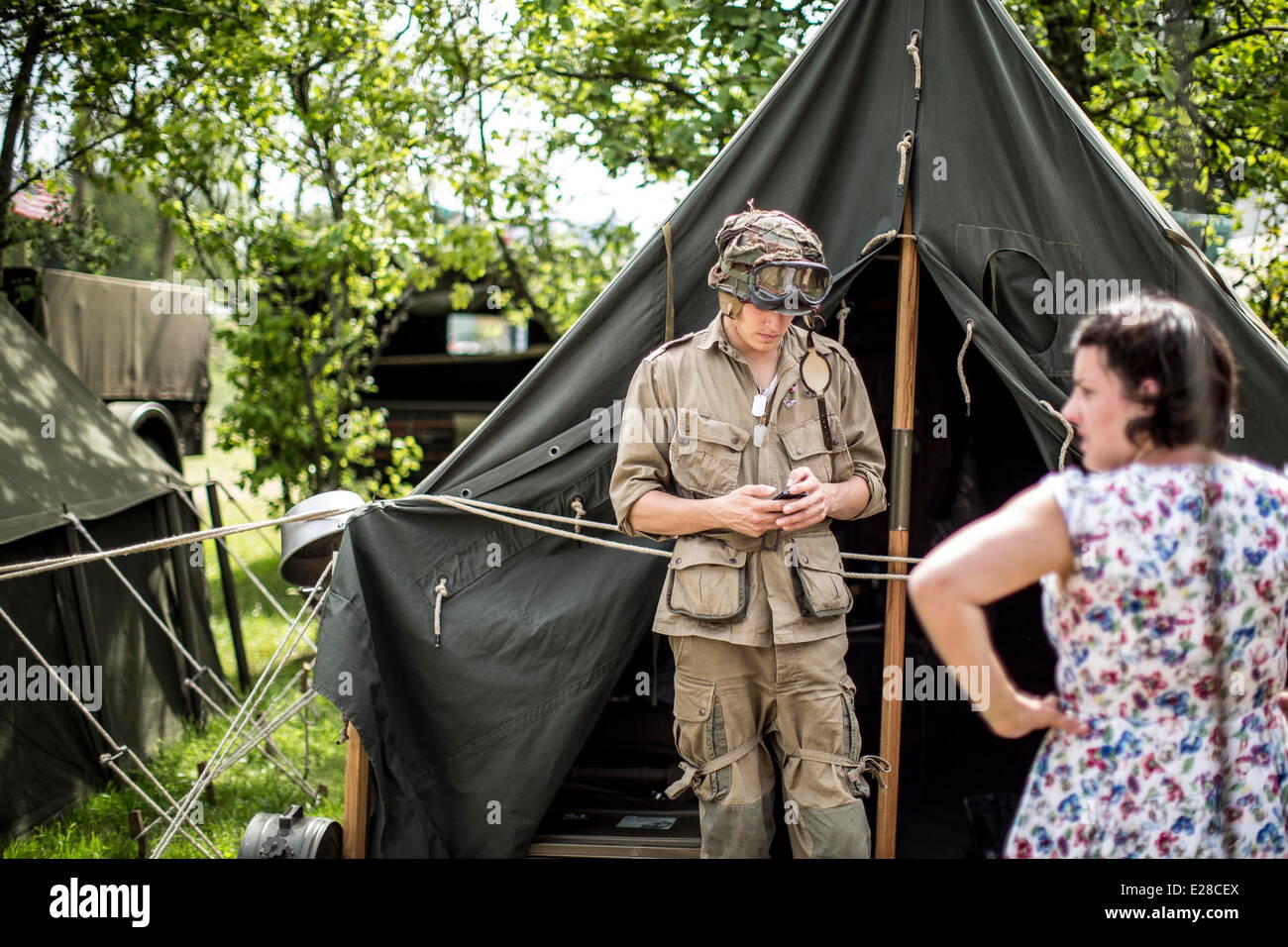 Reenactor mobile hi-res stock photography and images - Alamy
