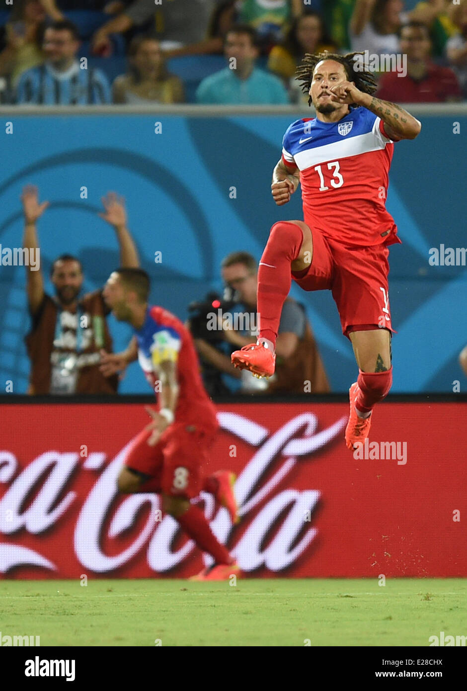 2014 fifa world cup dempsey goal hi-res stock photography and images ...