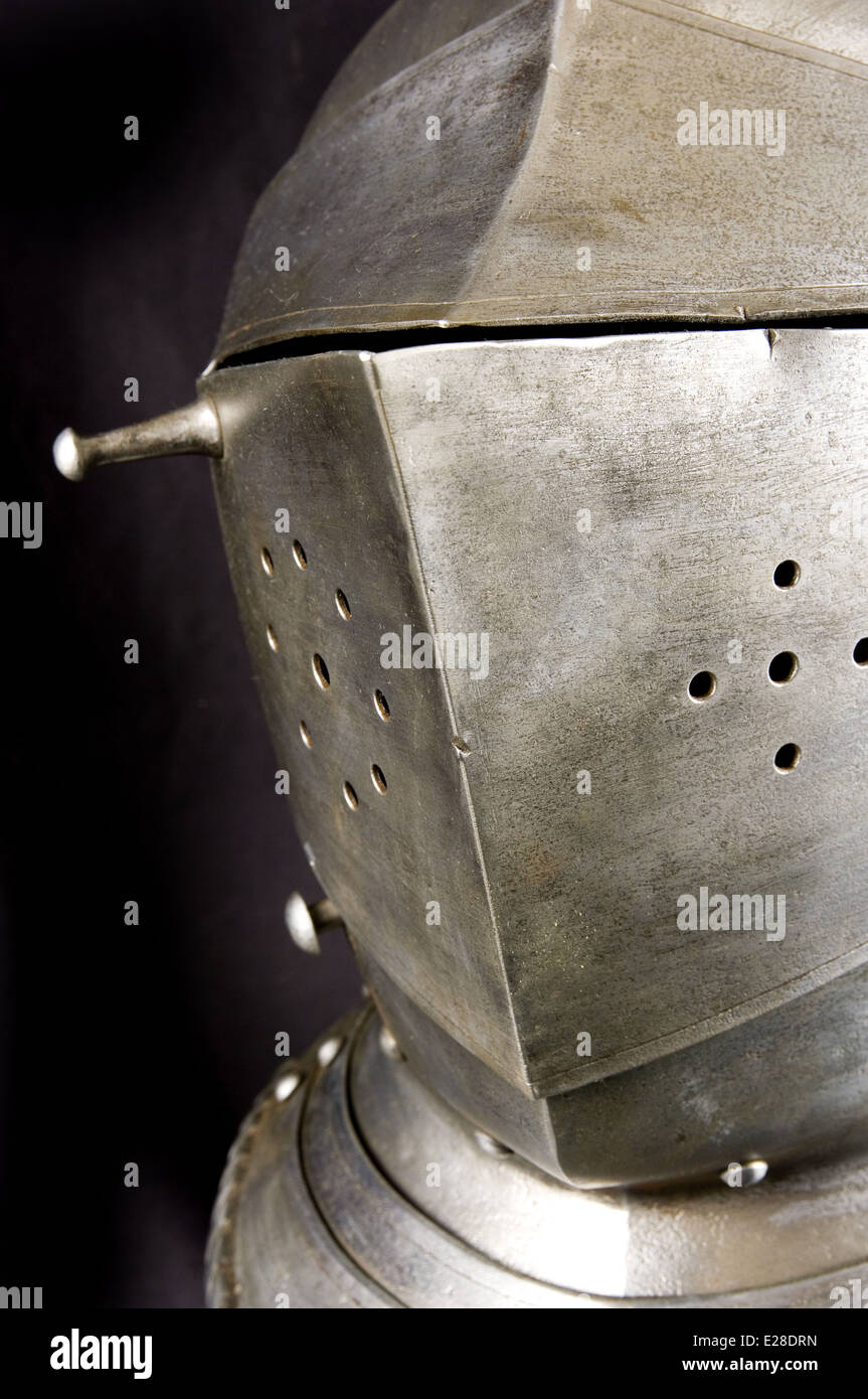 Knight armour hi-res stock photography and images - Alamy
