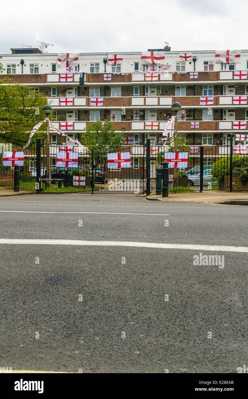 English flags hi-res stock photography and images - Alamy