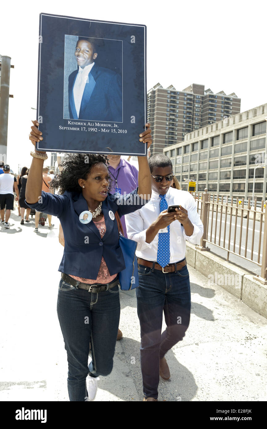 African mother child sad hi-res stock photography and images - Alamy