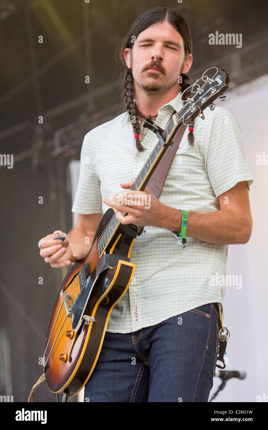 Manchester, Tennessee, USA. 15th June, 2014. SETH AVETT of The Avett ...
