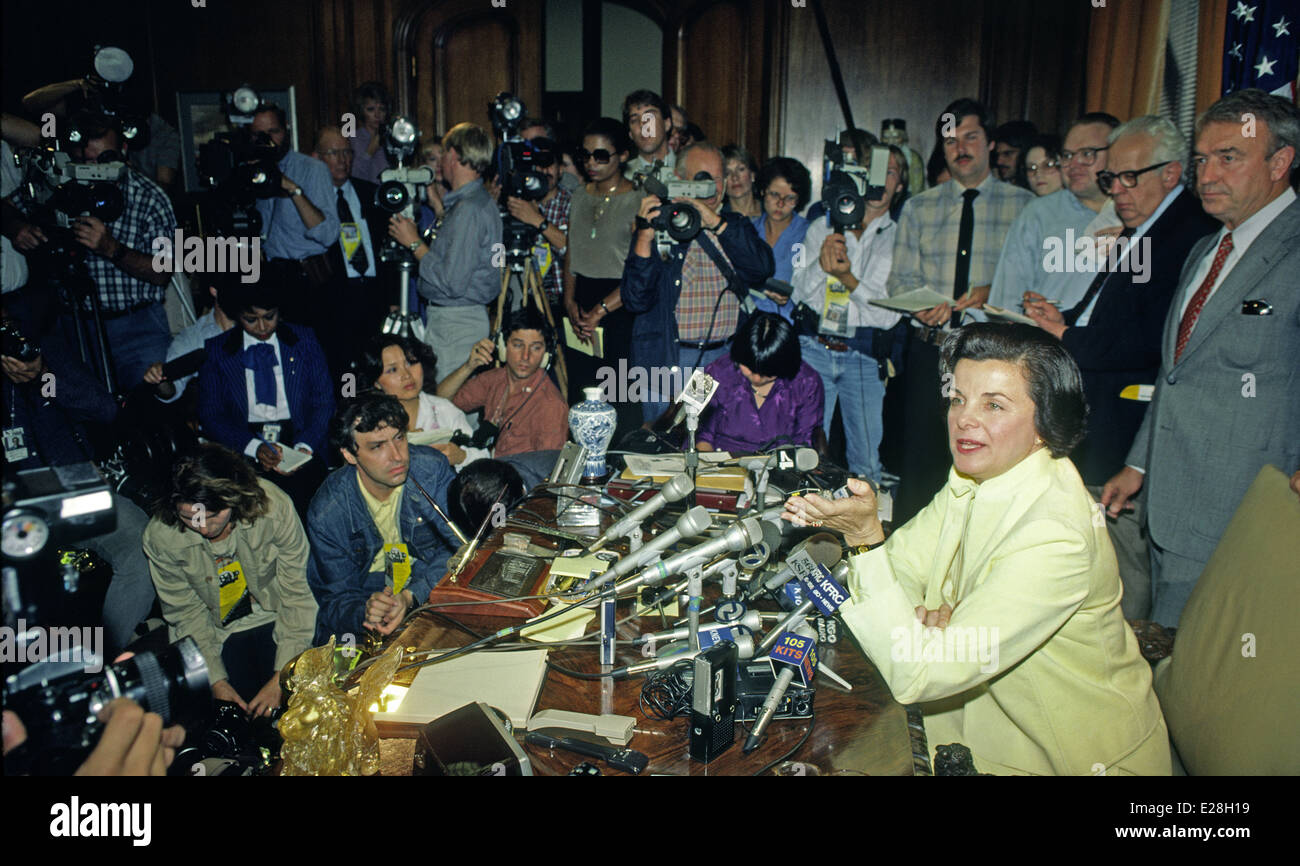 Mayor Dianne Feinstein holds press conference in her office in 1984 ...