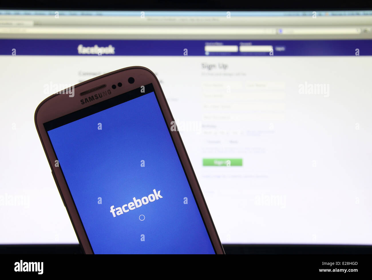 World smartphone facebook hi-res stock photography and images - Alamy