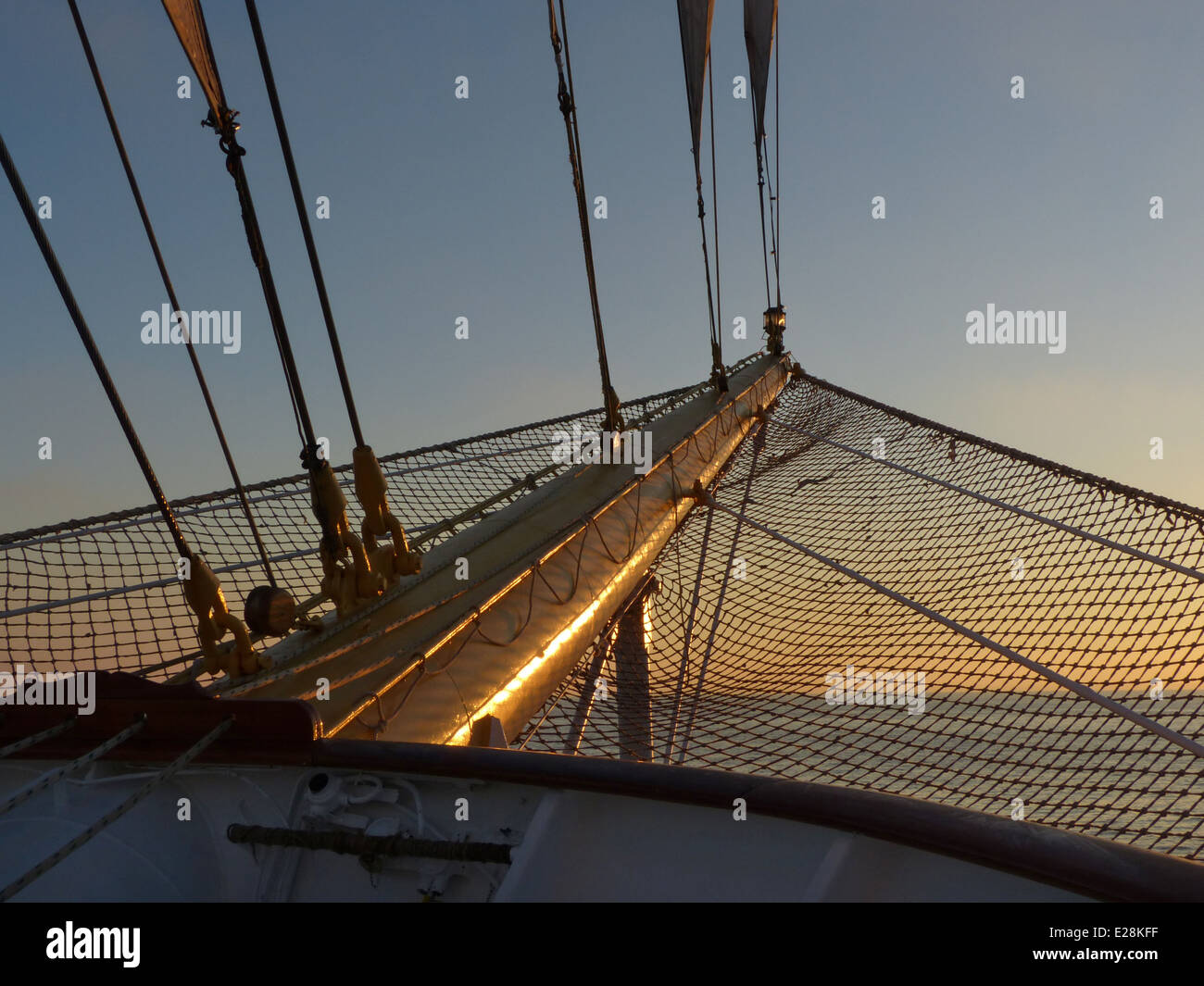 Detail showing ropes hi-res stock photography and images - Alamy