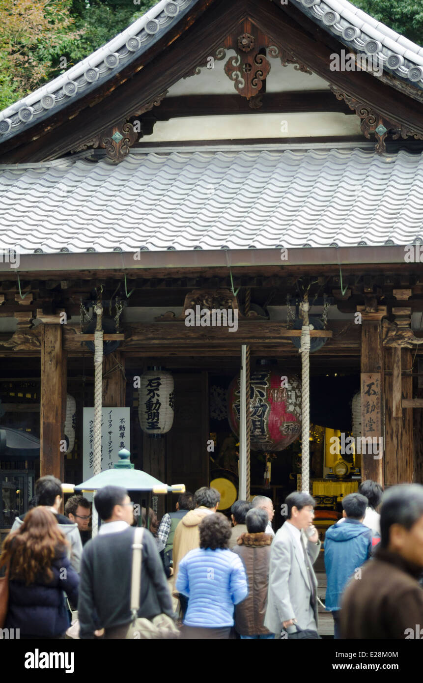 Crowds visiting a Japanese Buddhist temple Stock Photo - Alamy