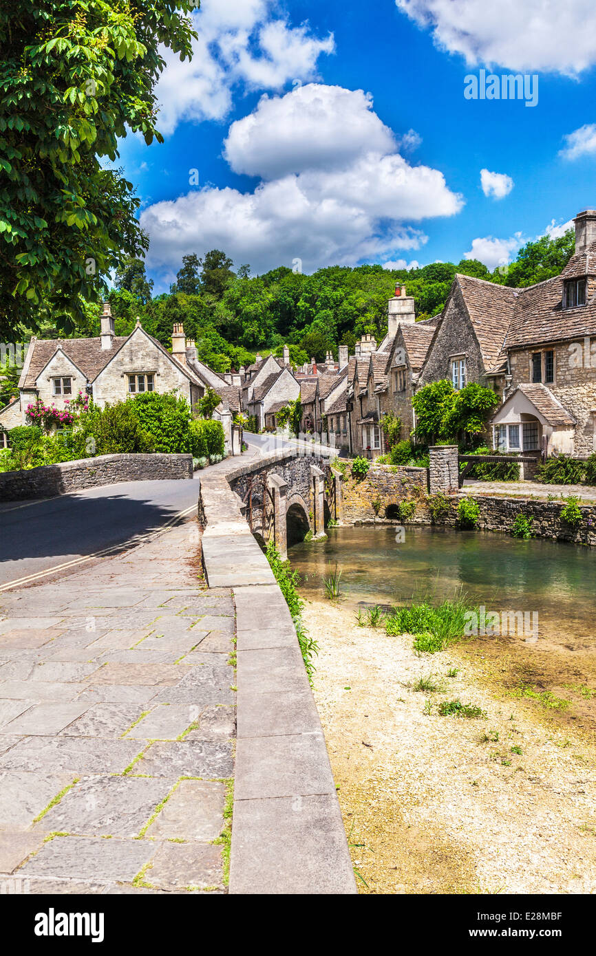 Castle combe bridge hi-res stock photography and images - Alamy