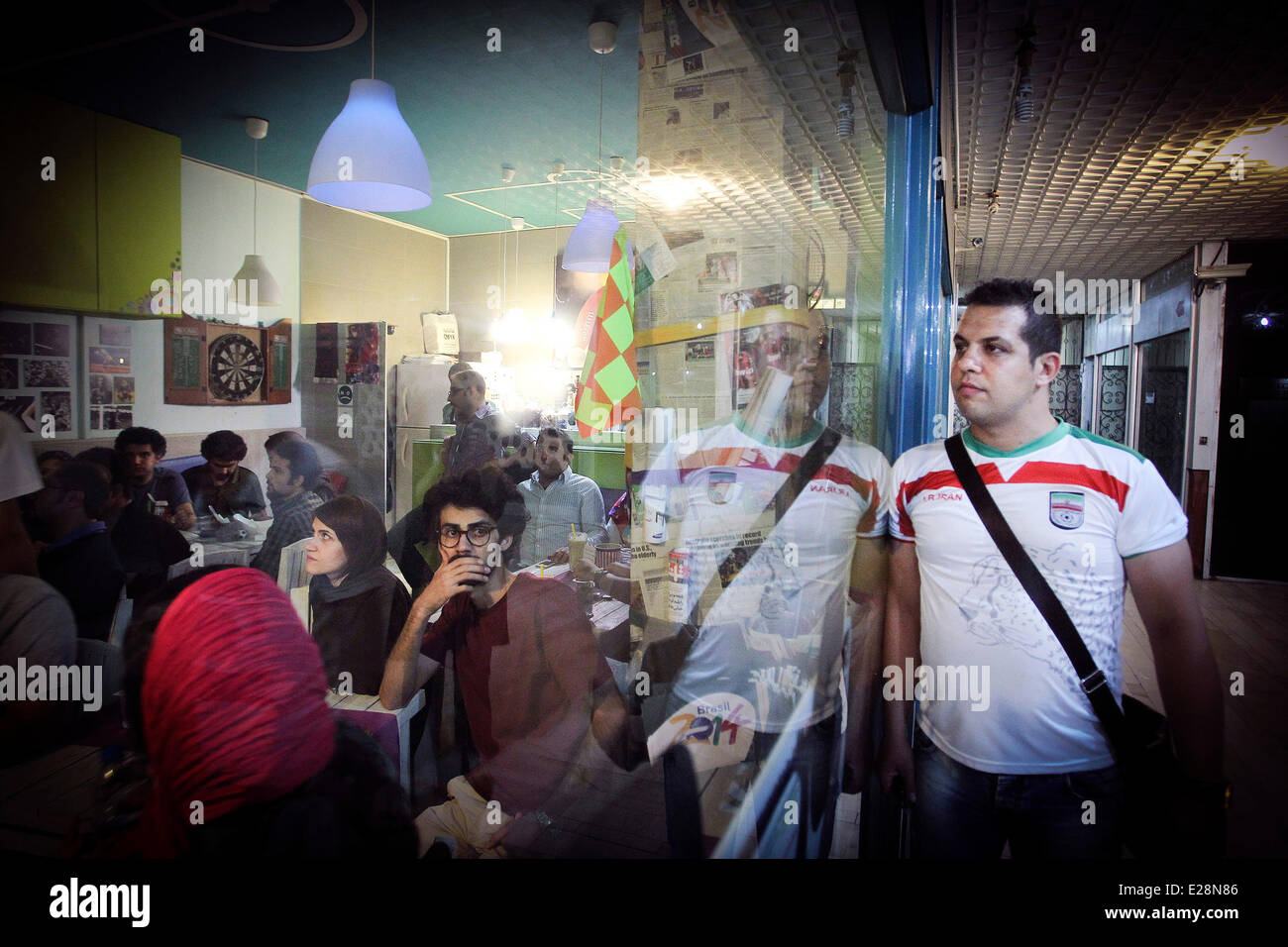 Iran soccer fans hi-res stock photography and images - Alamy
