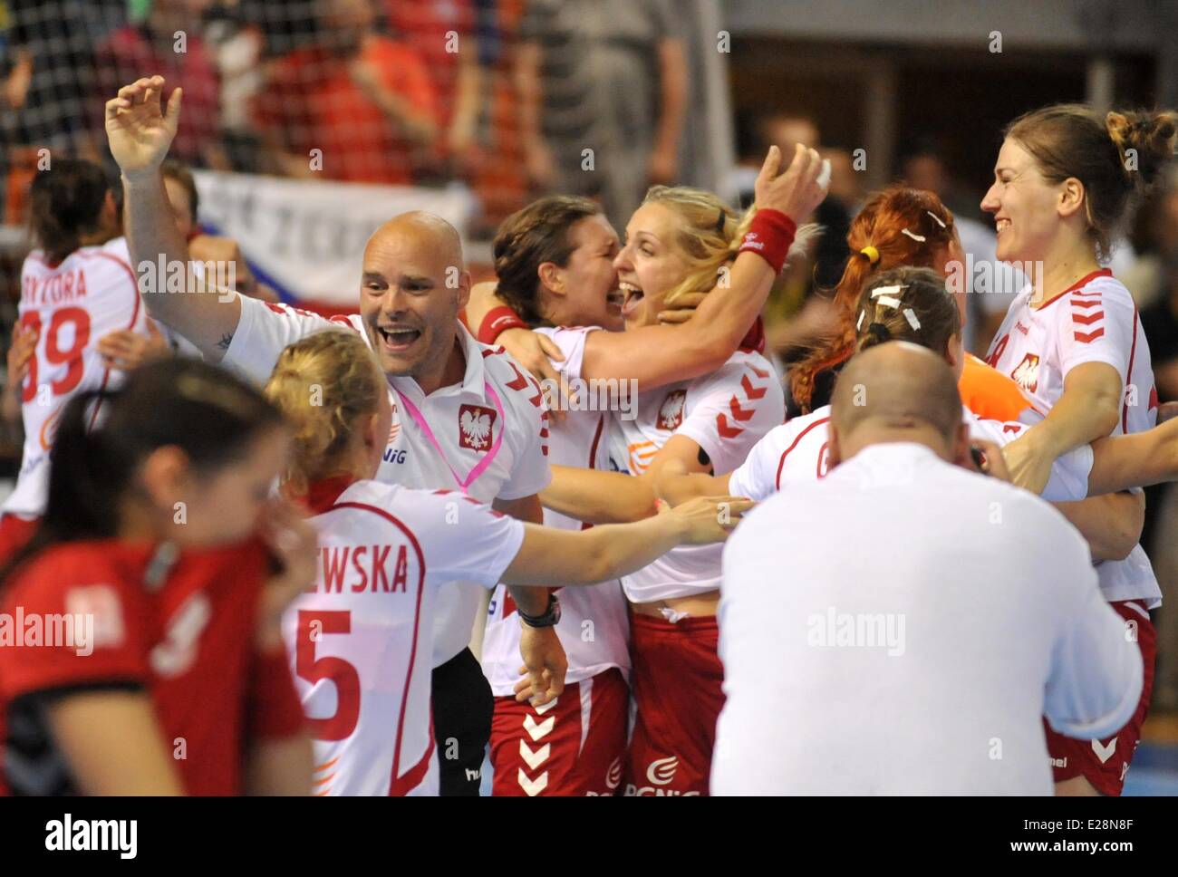 Polish players celebrate after winning women World Cup handball ...