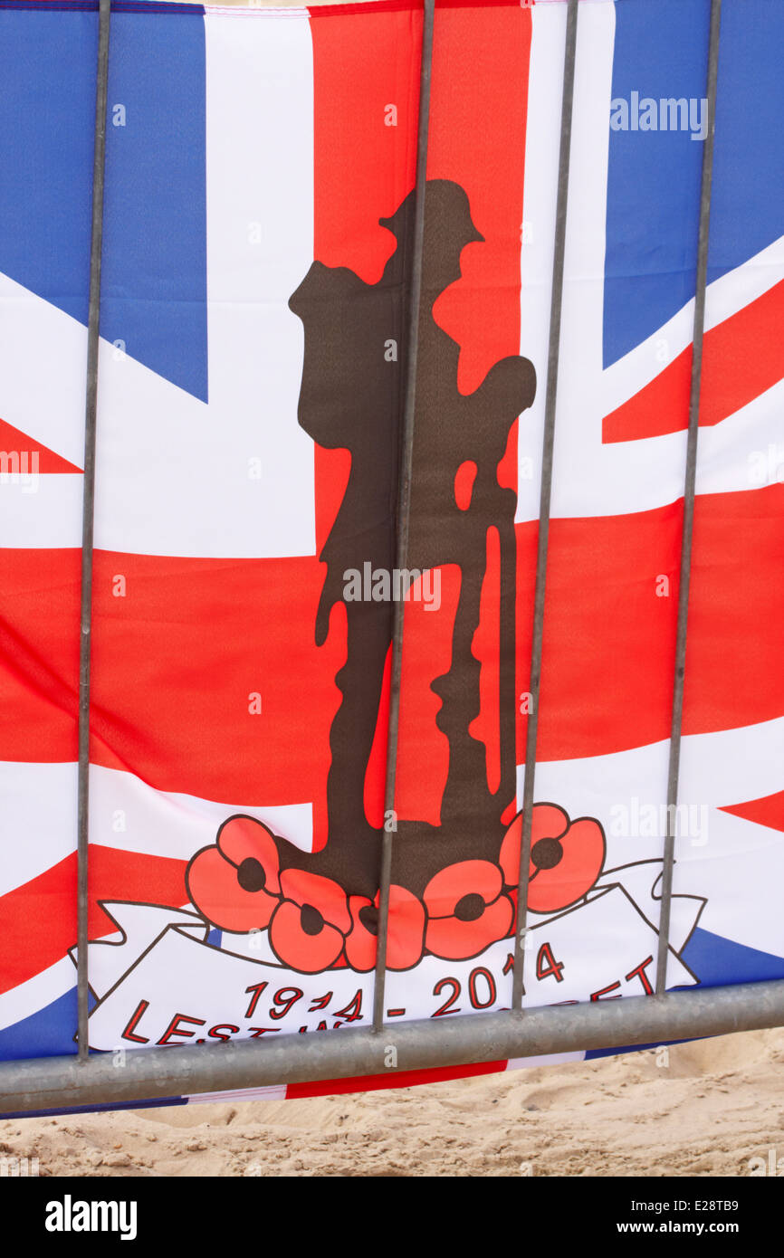 Remembrance poppy soldier silhouette hi-res stock photography and ...
