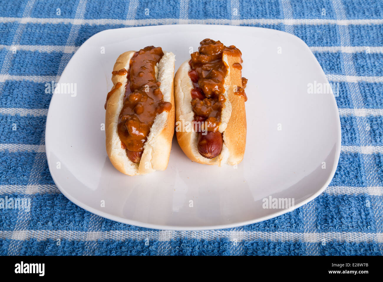 Red hot dogs hi-res stock photography and images - Alamy