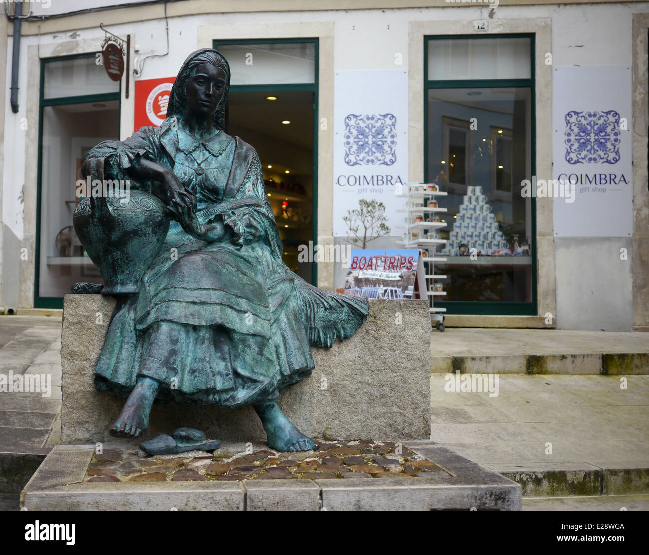 Portuguese singers hi-res stock photography and images - Alamy