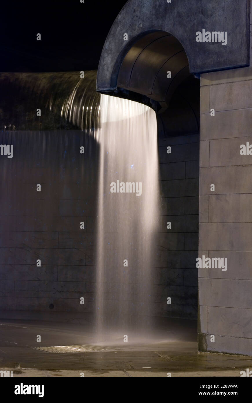 Modern water feature hi-res stock photography and images - Alamy