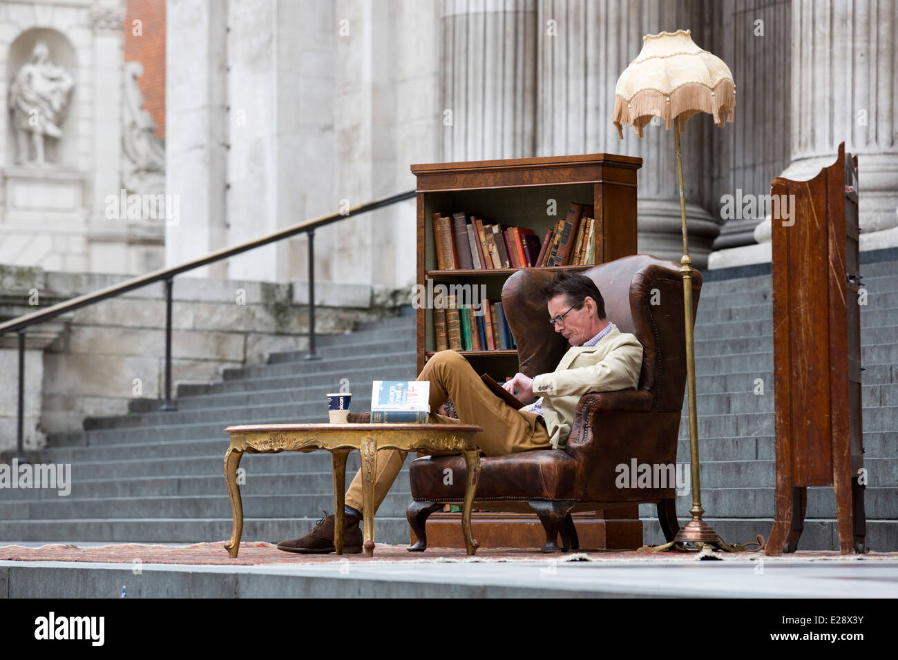 Pop-up reading room by homelessness charity St Mungo's Broadway to ...