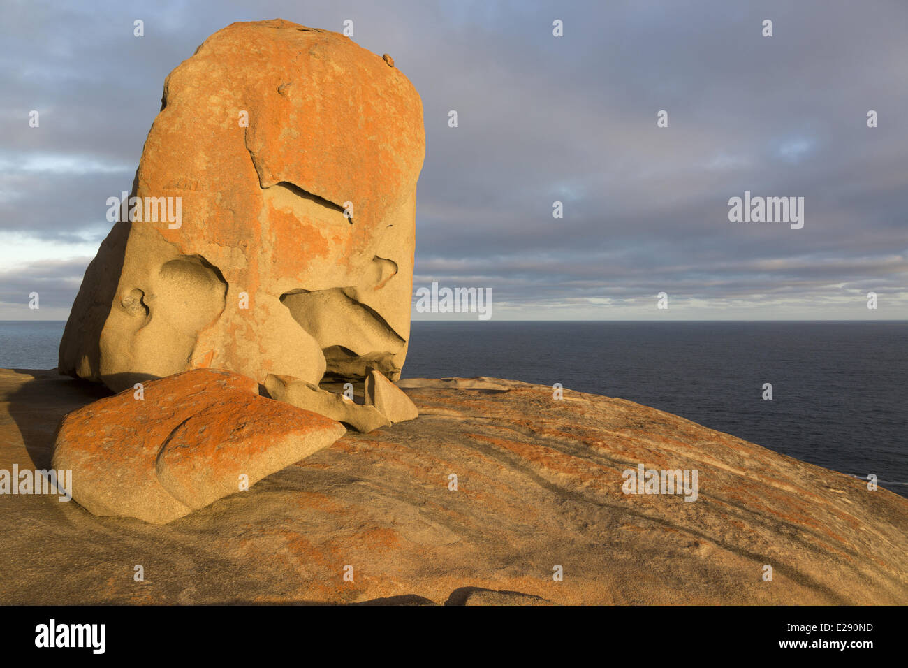 Eroded coastal rocks on granite outcrop at sunset, Remarkable Rocks ...