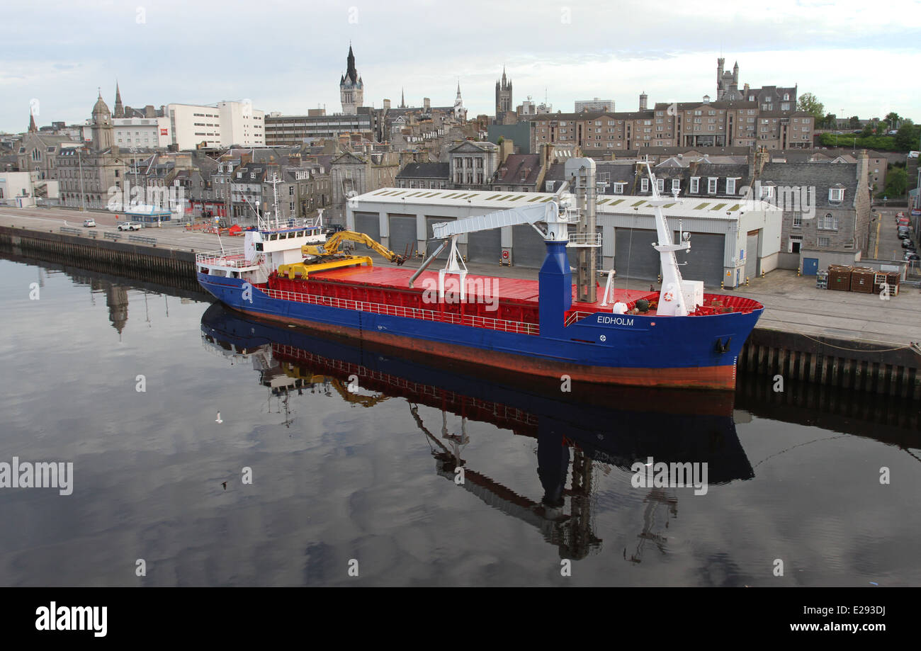 Cargo ship scotland hi-res stock photography and images - Alamy