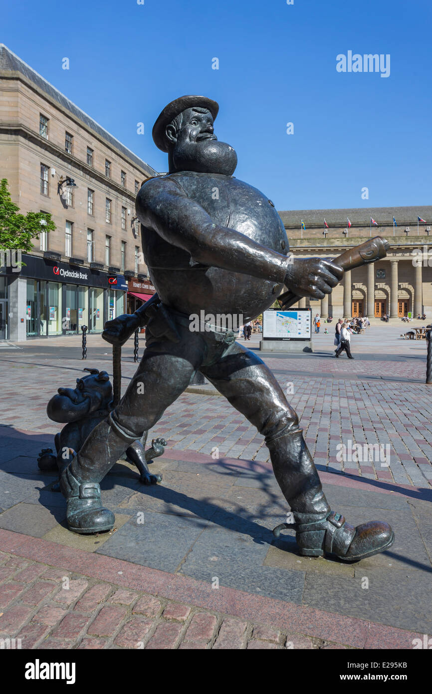 Desperate Dan from the Dandy Comic Bronze Statue in Dundee Stock Photo ...