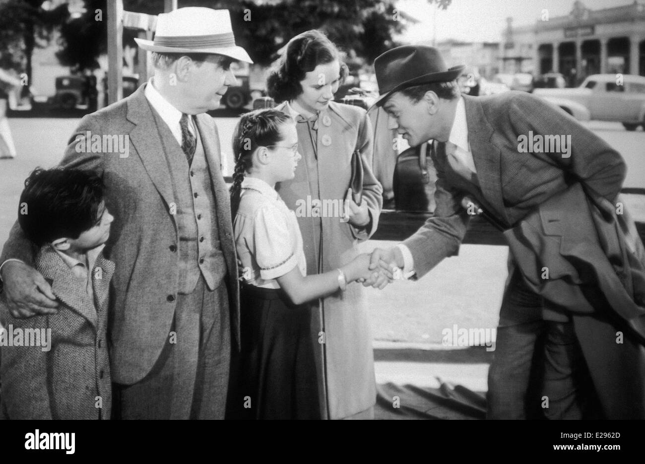 Shadow of a Doubt - Teresa Wright, Joseph Cotten - Director : Alfred ...