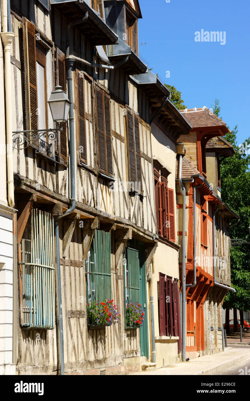 Medieval half timbered houses in row hi-res stock photography and ...