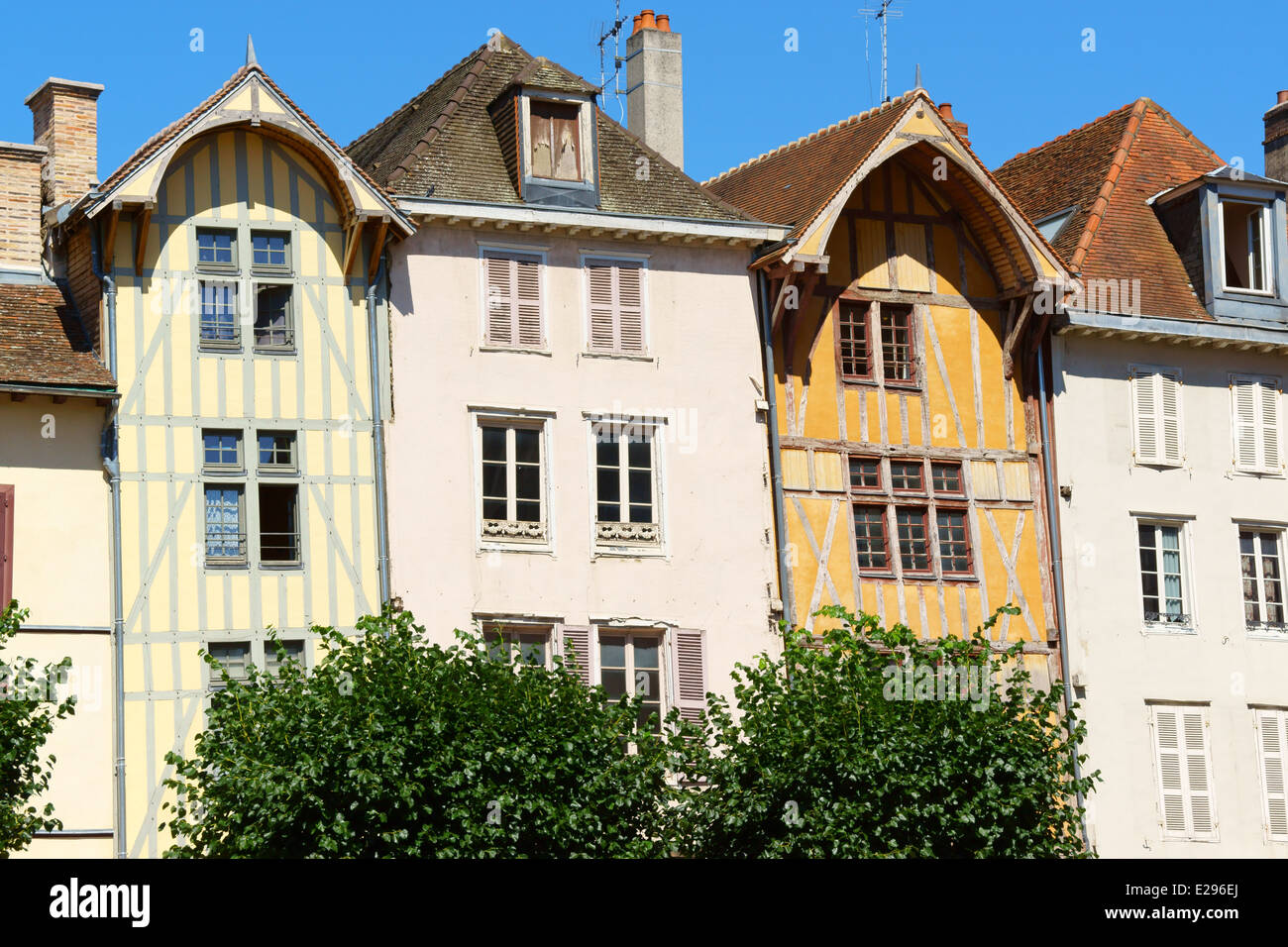Medieval half timbered houses in row hi-res stock photography and ...