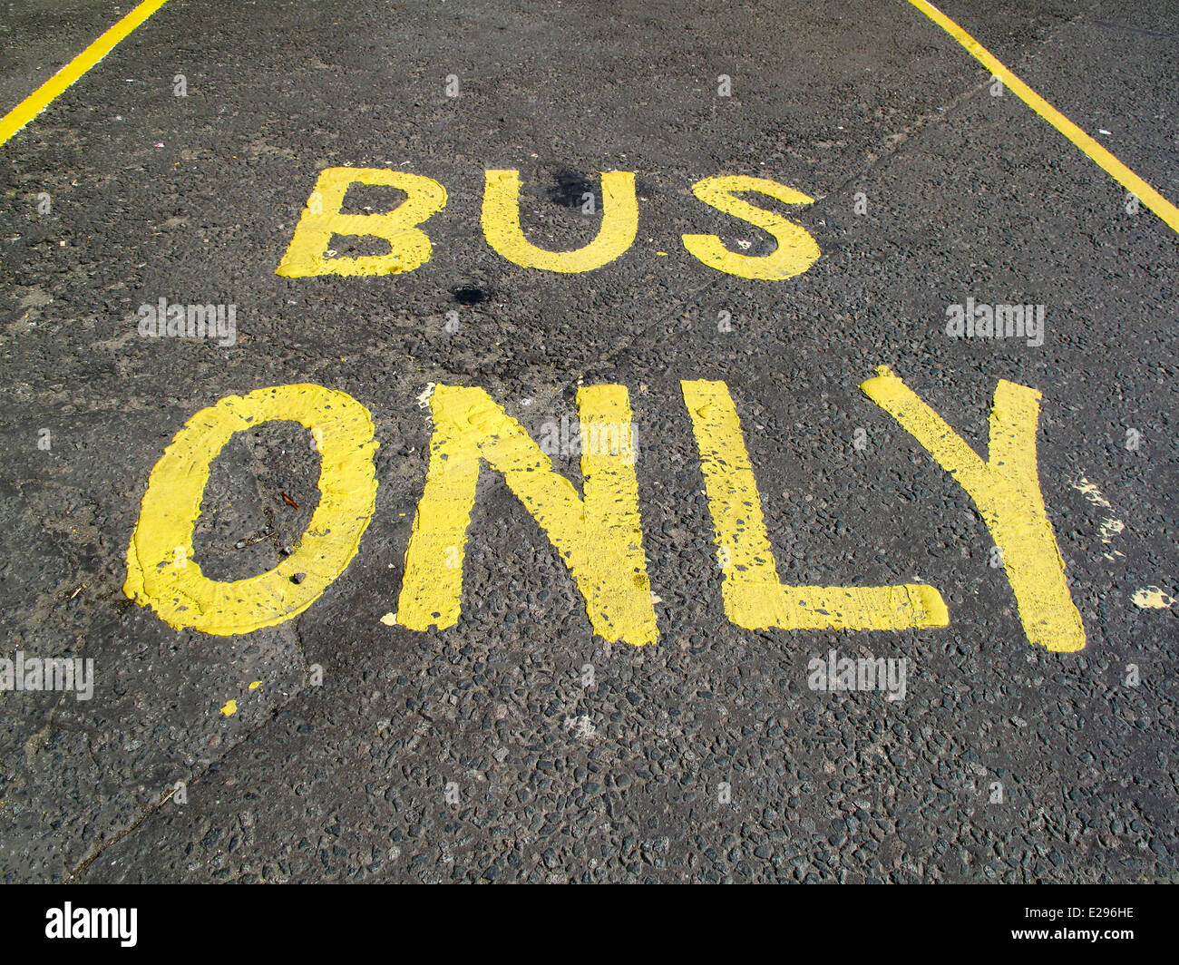 Bus lane only road sign hi-res stock photography and images - Alamy