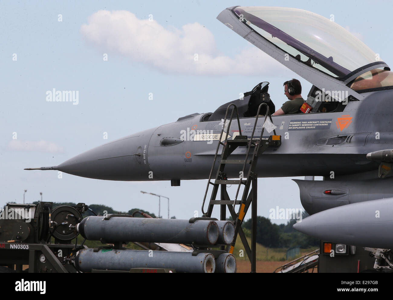 Jagel, Germany. 17th June, 2014. Technicians prepare F-16 fighter jets ...