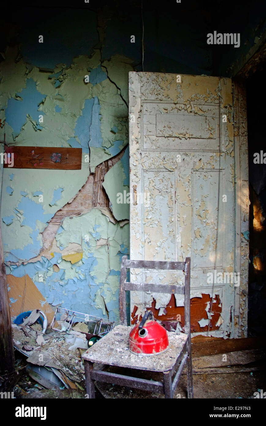 Room in an abandoned house Stock Photo - Alamy