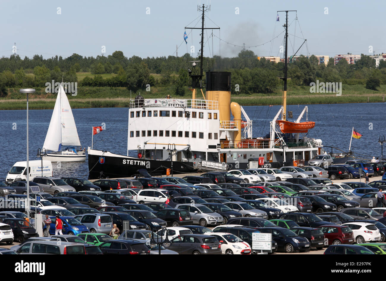 Steam ice breaker hi-res stock photography and images - Alamy