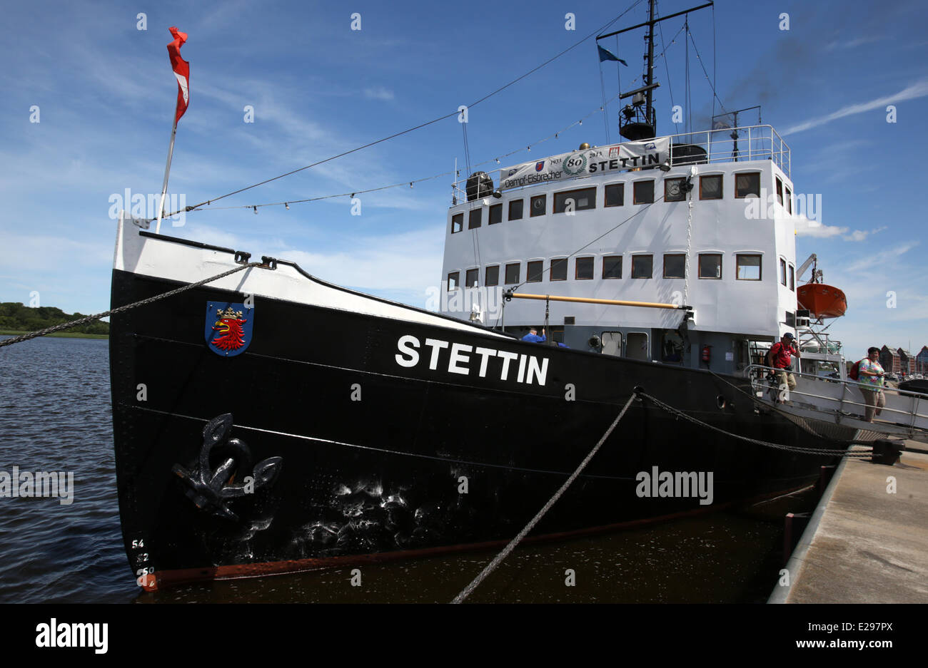 Steam ice breaker hi-res stock photography and images - Alamy