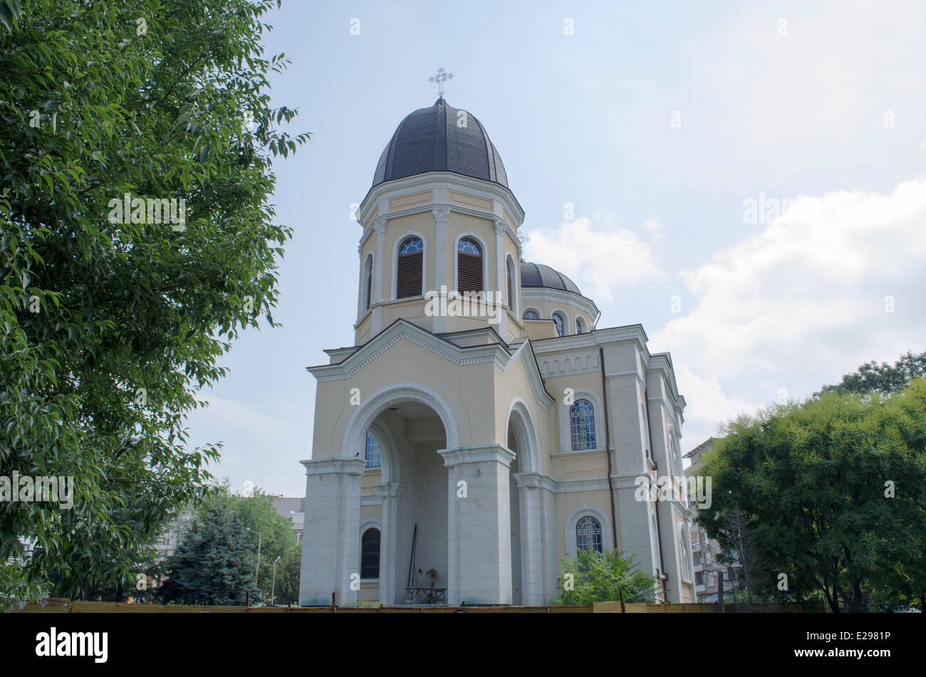 Bulgarian church with cross on blue sky Stock Photo - Alamy