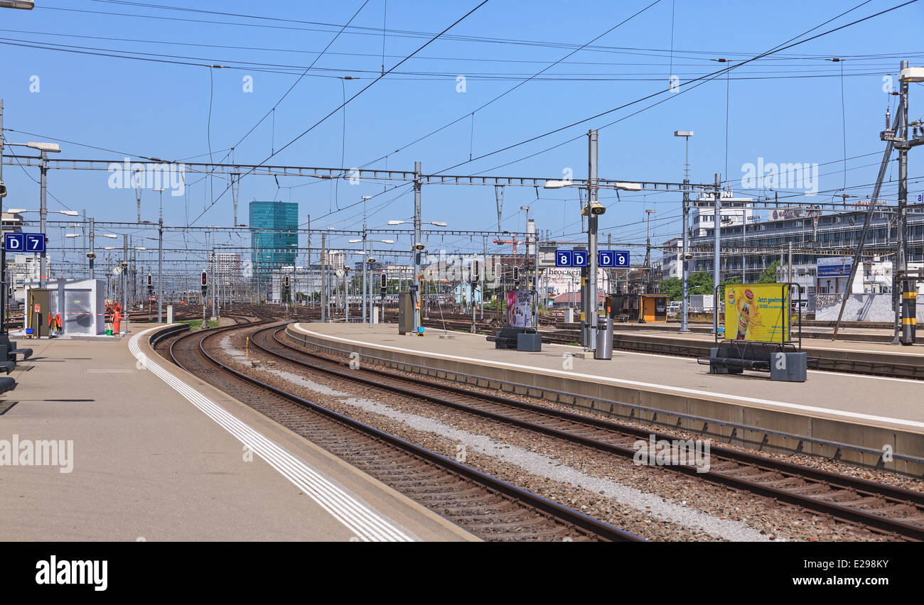 Zurich main station prime tower hi-res stock photography and images - Alamy
