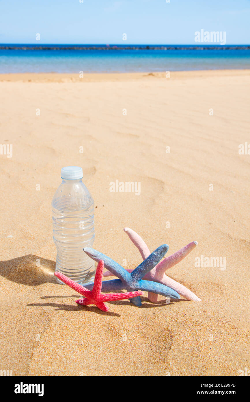 bottle of water on sandy beach Stock Photo - Alamy