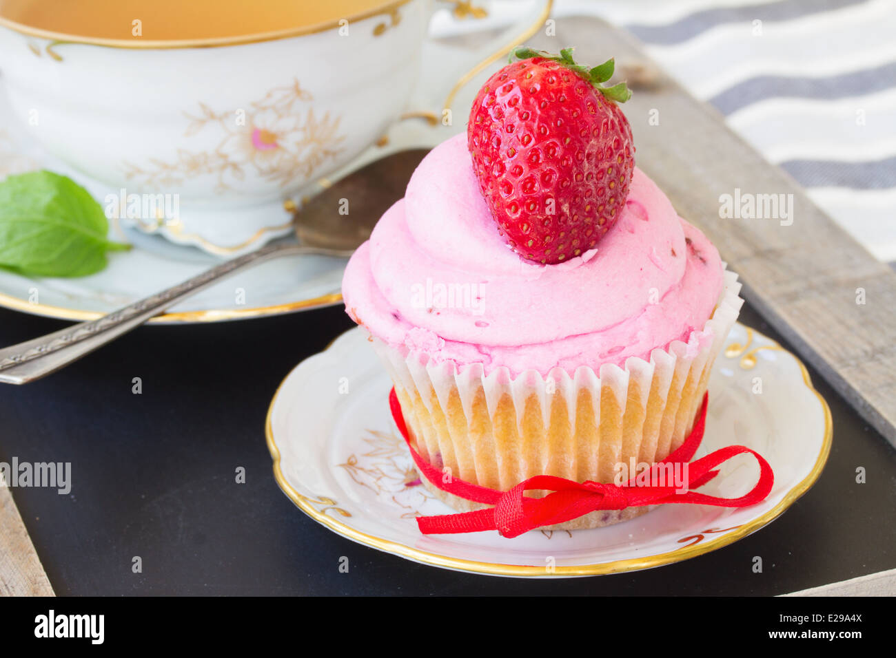 cupcake with strawberry Stock Photo - Alamy