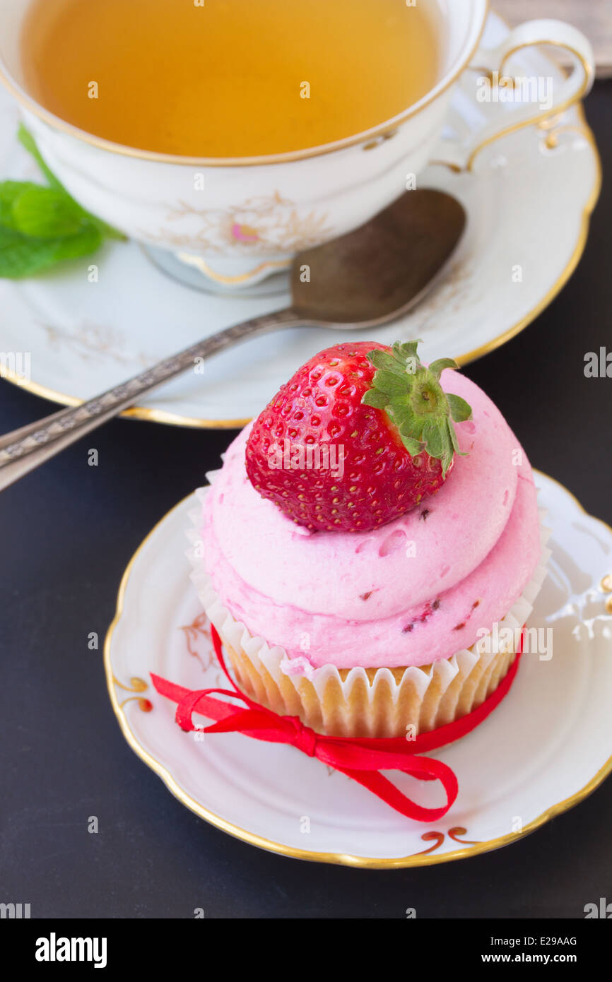 cupcake with strawberry Stock Photo - Alamy